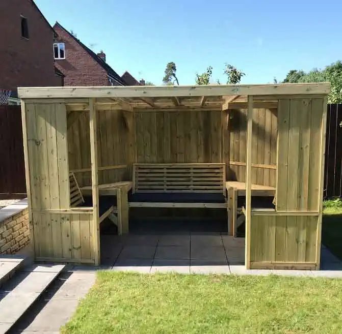 Seven Seater Riviera Enclosed Garden Room – Woven Wood