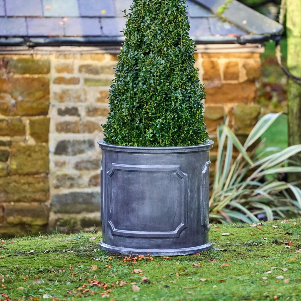51cm Customisable Heritage Round Stone Planter – Woven Wood